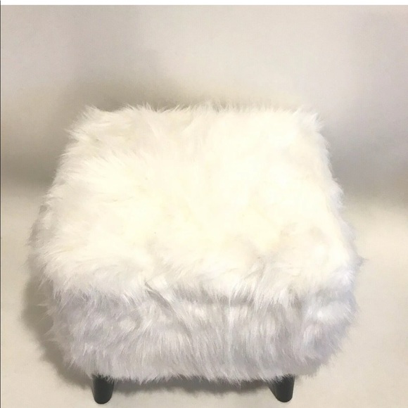 Tainoki Fine Furniture | Other | New Tainoki White Faux Fur Storage ...